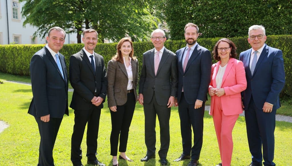 Salzburgs neue Landesregierung setzt auf Stabilität und Gemeinsamkeit ...